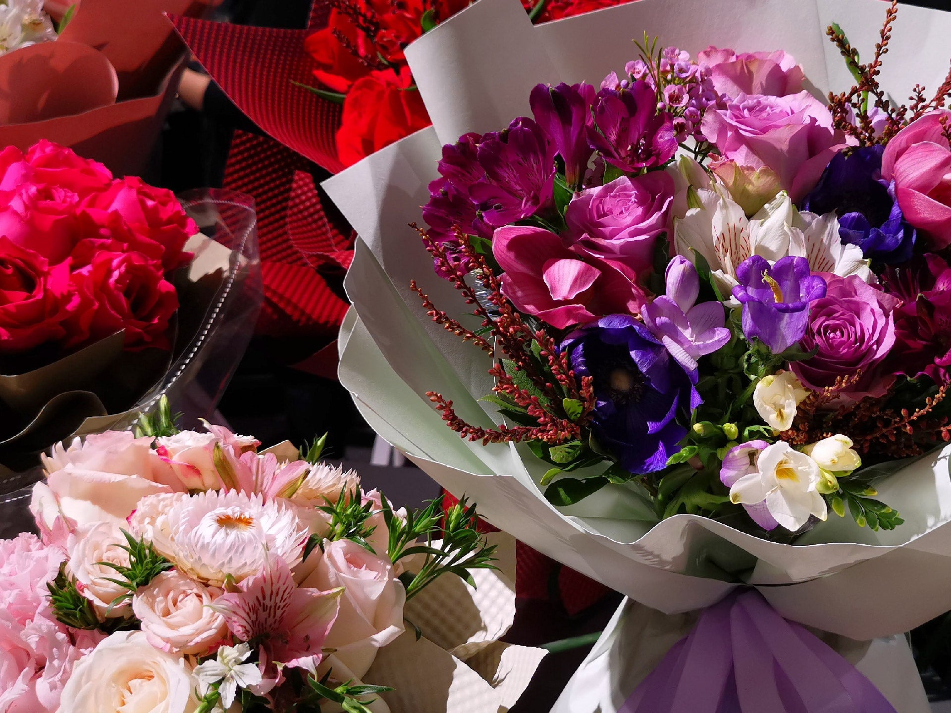 5 Alasan Membeli Buket Bunga – Three Bouquets